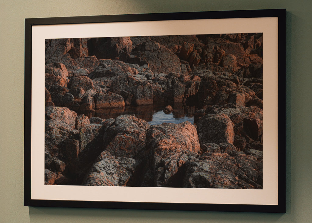 Pfütze aus Granit von L.Jonsson Poster von Ludwig Jonsson | Printler