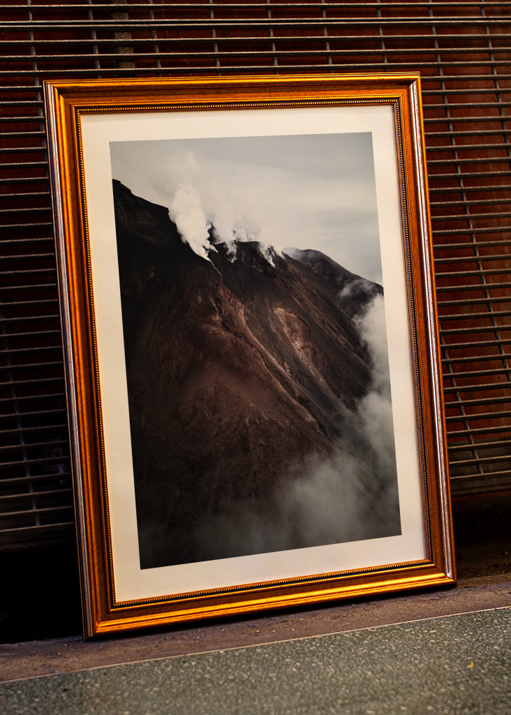 Stromboli Vulkan in Italien Poster von Joshua Kettle | Printler