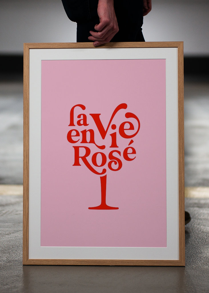 La Vie en Rosé - Typografie Poster von Dominique Vari | Printler